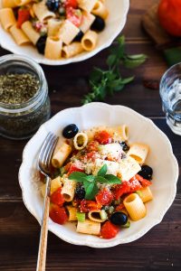 Pâtes aux tomates crues ou pasta alla zingara - Recette italienne ...