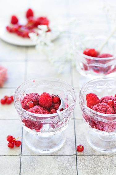 Sorbet aux fruits rouges et blancs d'oeuf - Recette de glace sans ...