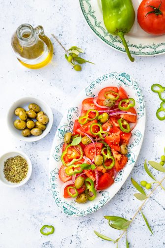 Salade de tomates à la calabraise - Recette italienne facile - Un ...