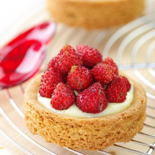 Tarte sablé breton, vanille, litchis te framboise - Dessert facile - Un ...