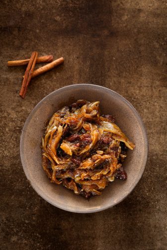 Tfaya confit d'oignon aux raisins - Recette marocaine - Un déjeuner de ...